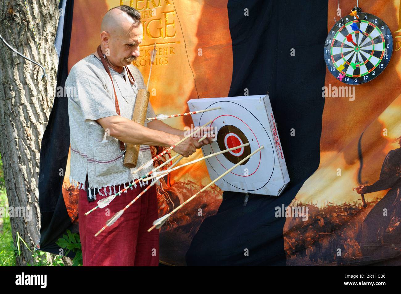 Ancient warrior arrows hi-res stock photography and images - Alamy