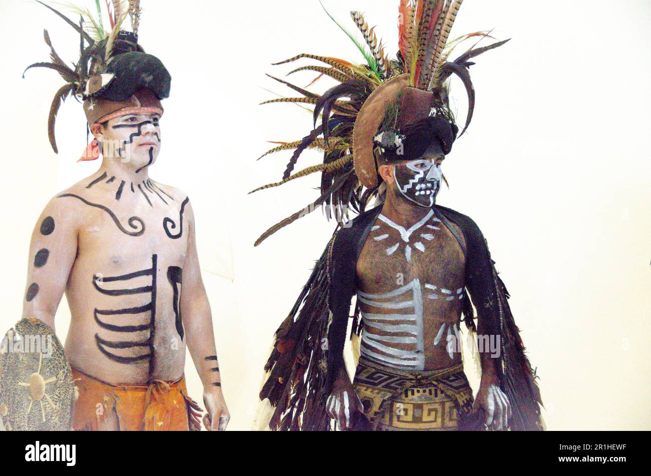 Indigenous dancers mexico hi-res stock photography and images - Alamy