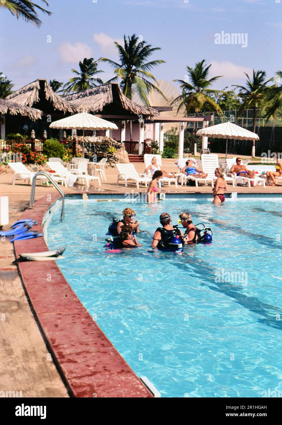 Aruba: "Resort Course." Tourists in hotel pool learn to use scuba ...