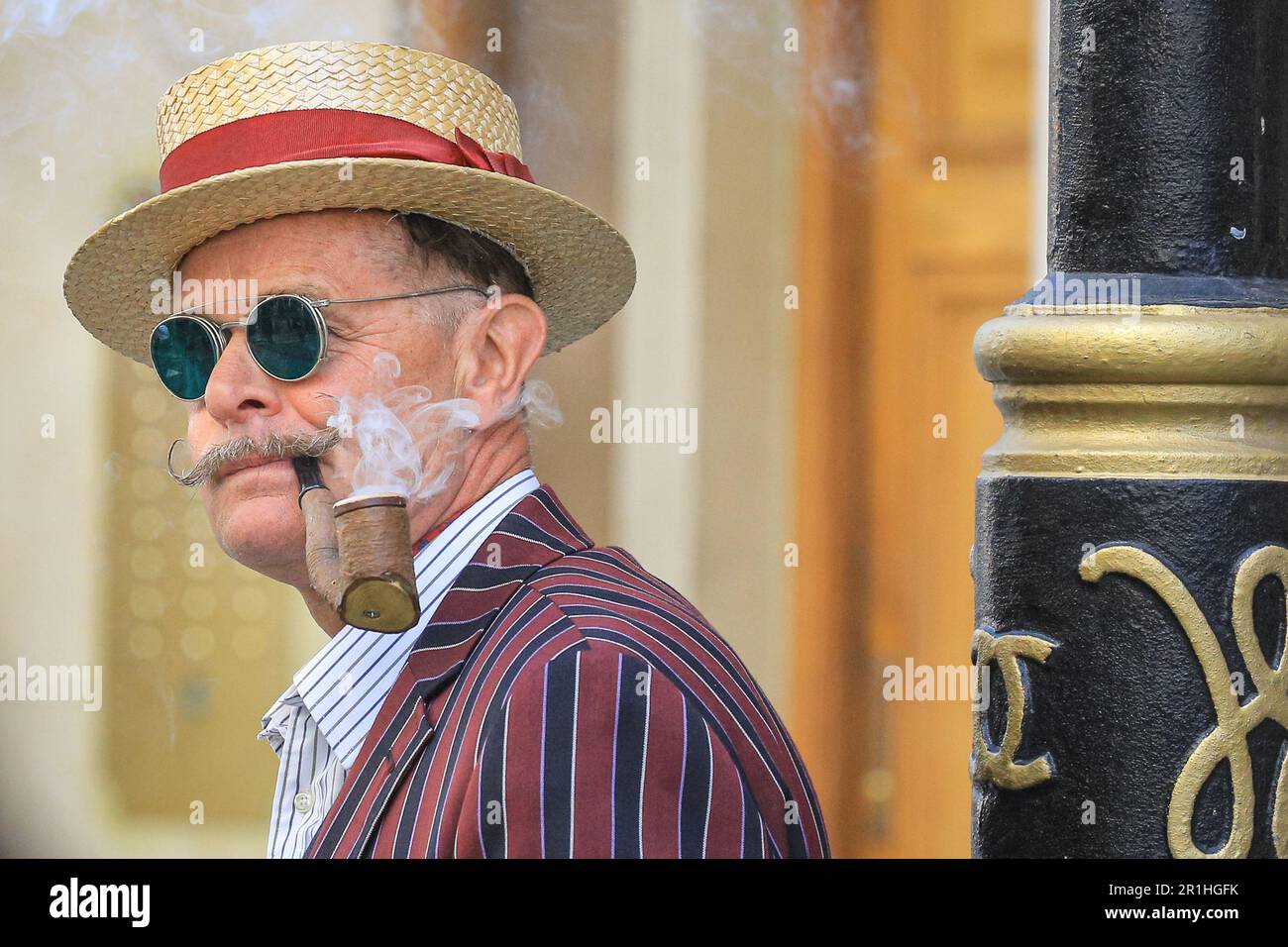 London, UK. 14th May, 2023. A flaneur enjoys his pipe. The annual Grand ...