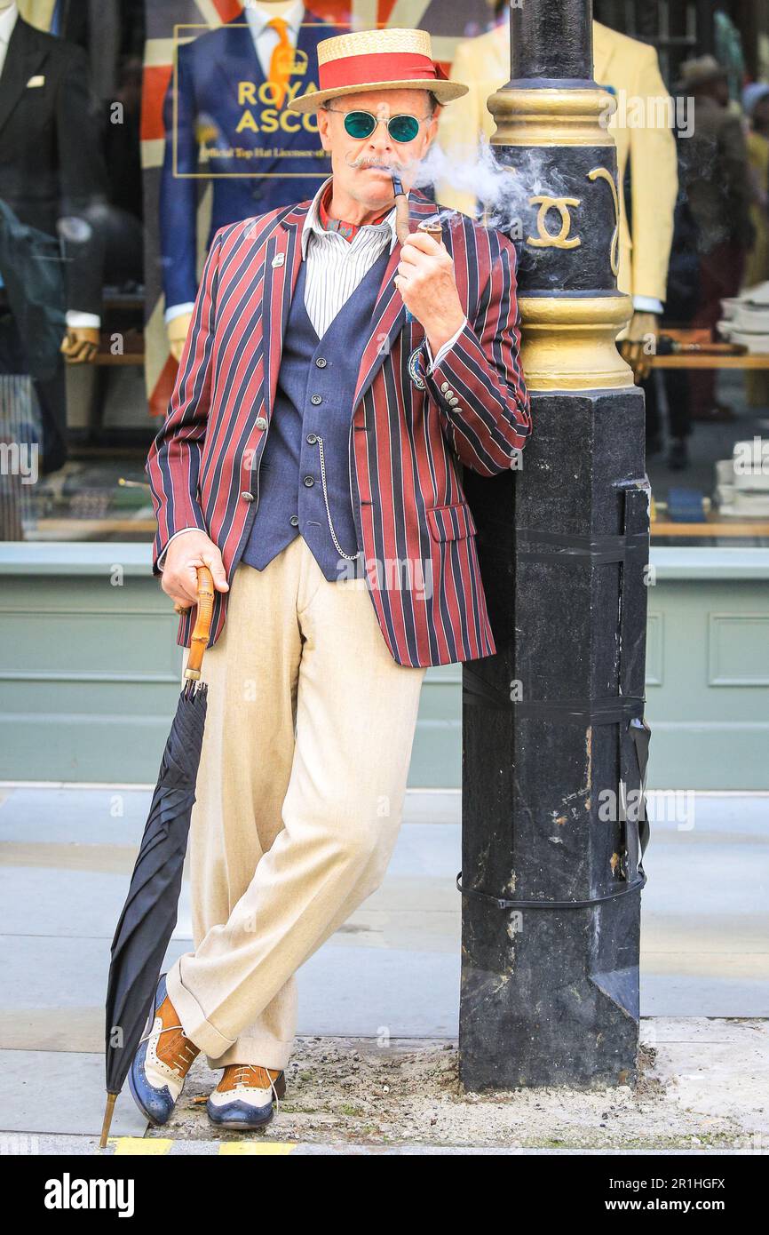 London, UK. 14th May, 2023. A flaneur enjoys his pipe. The annual Grand ...