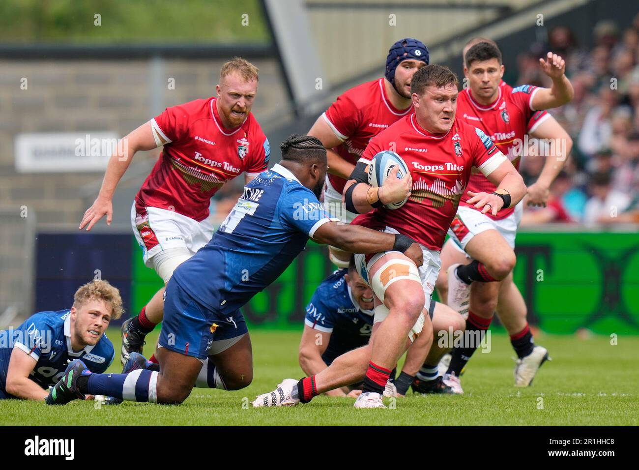 Jasper Wiese #8 of Leicester Tigers drives past Simon McIntyre #1 of ...