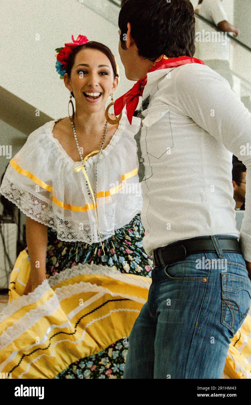 Mazatlan Dancers in Mexico Perform Traditional Folklorico Dances Stock Photo - Alamy