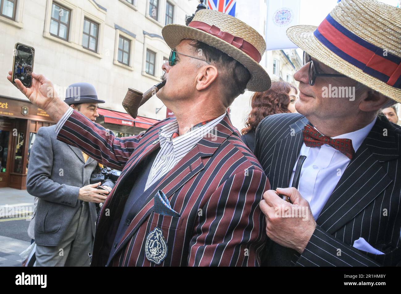 London, UK. 14th May, 2023. Even flaneurs get busy with selfies. The ...