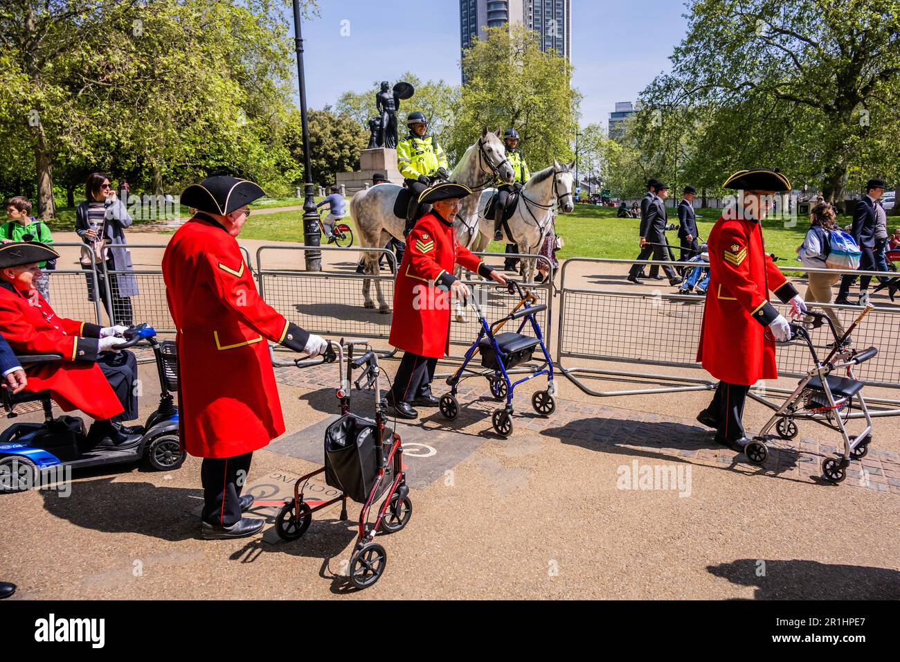 London, UK. 14th May, 2023. Chelsea pensioners head for home - The ...