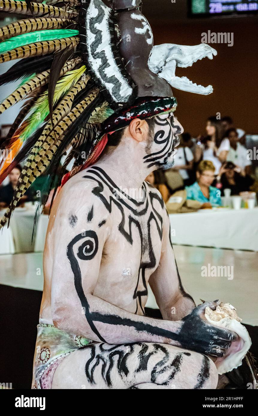 Folk dance mexico hi-res stock photography and images - Alamy