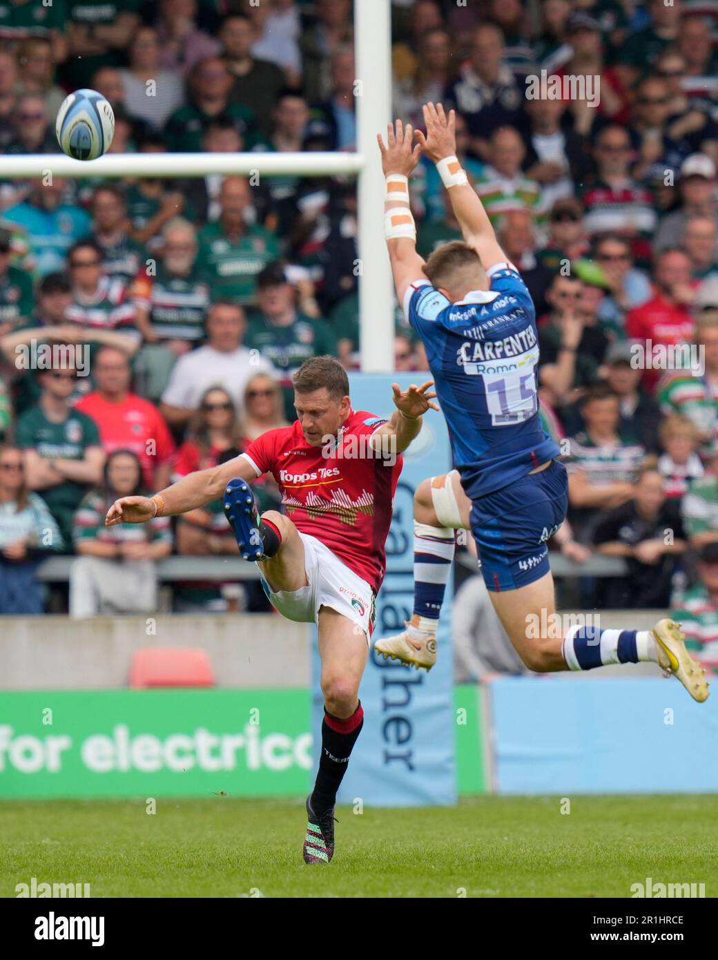 Joe Carpenter #15 of Sale Sharks attempts to charge down a kick by ...