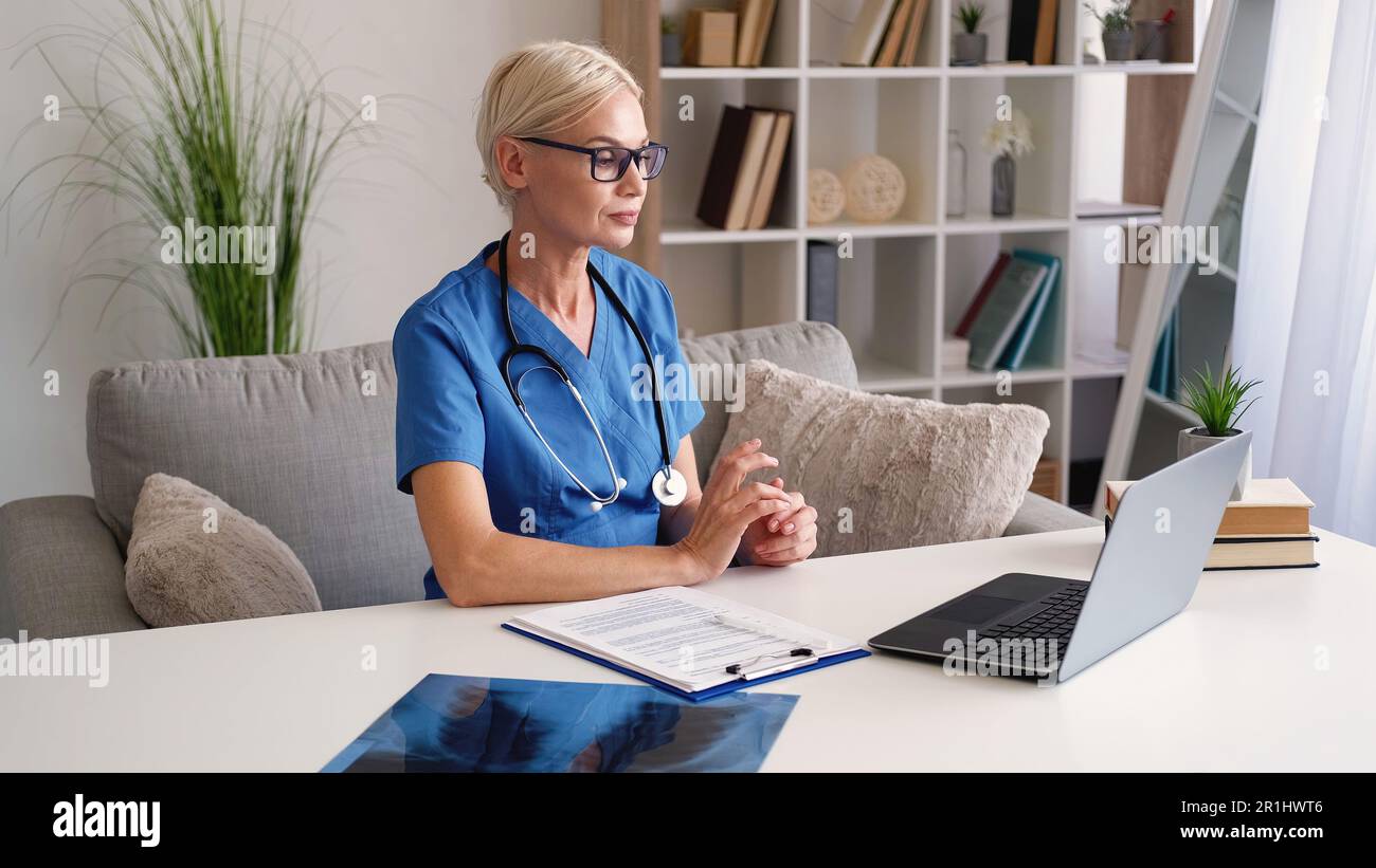 Talking doctor in light hi-res stock photography and images - Alamy