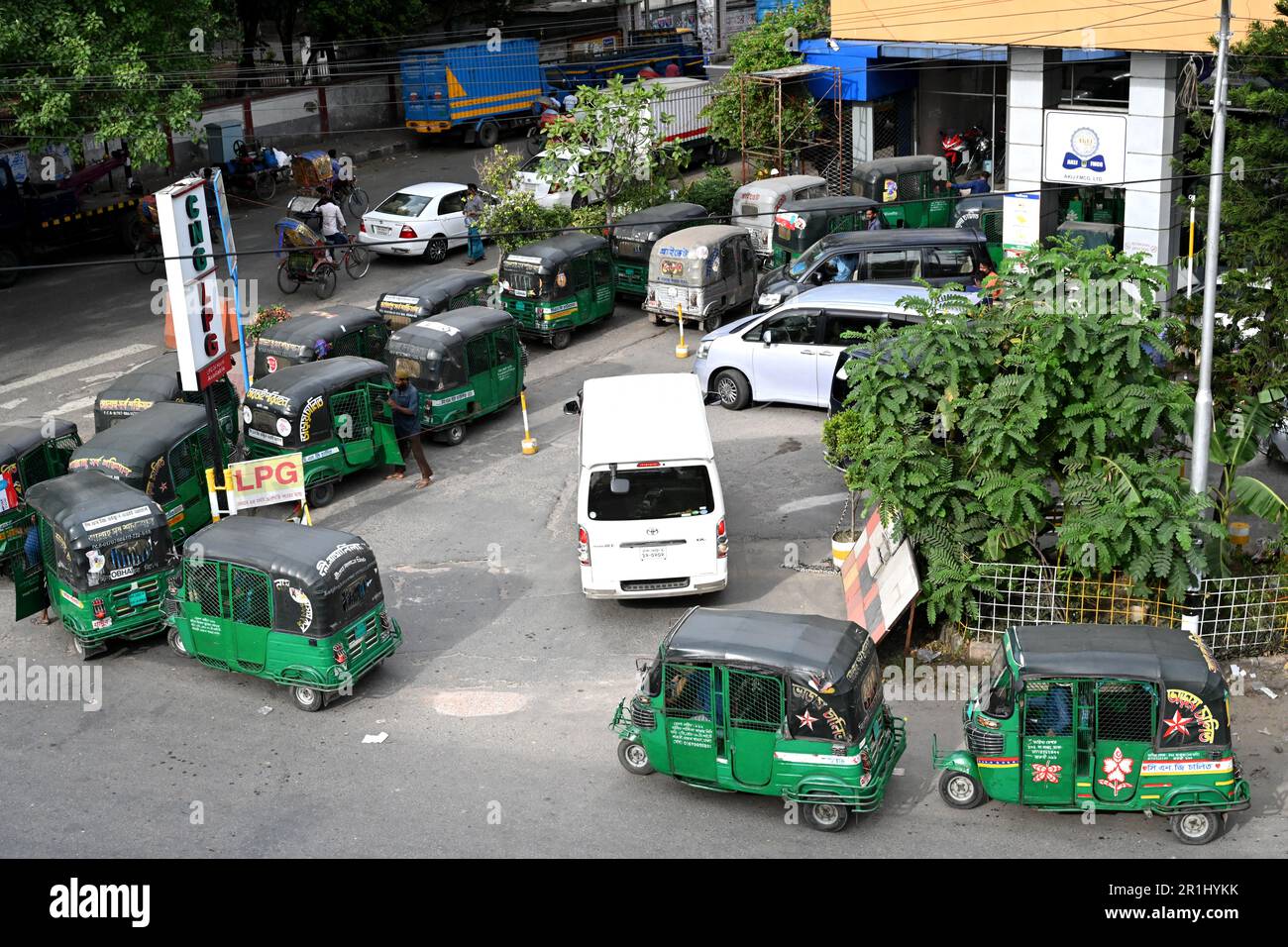 Dhaka, Bangladesh. 14th May, 2023. Vehicle drivers queue to refill ...