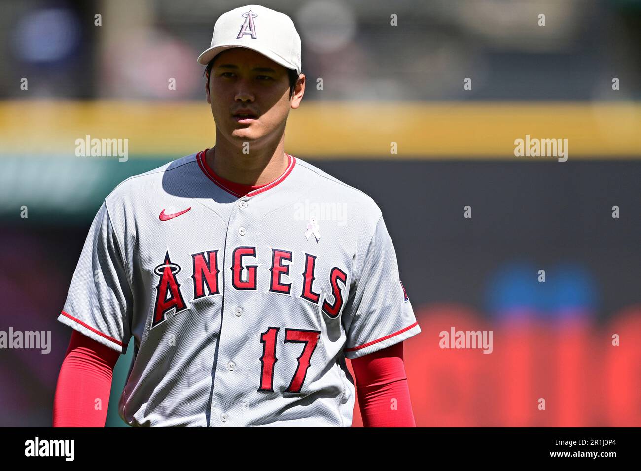 Los Angeles Angels' Shohei Ohtani warms up before the start of a ...