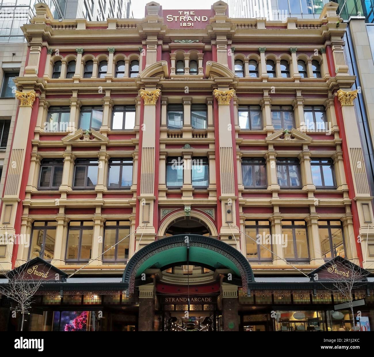 Cantilever awning hi-res stock photography and images - Alamy