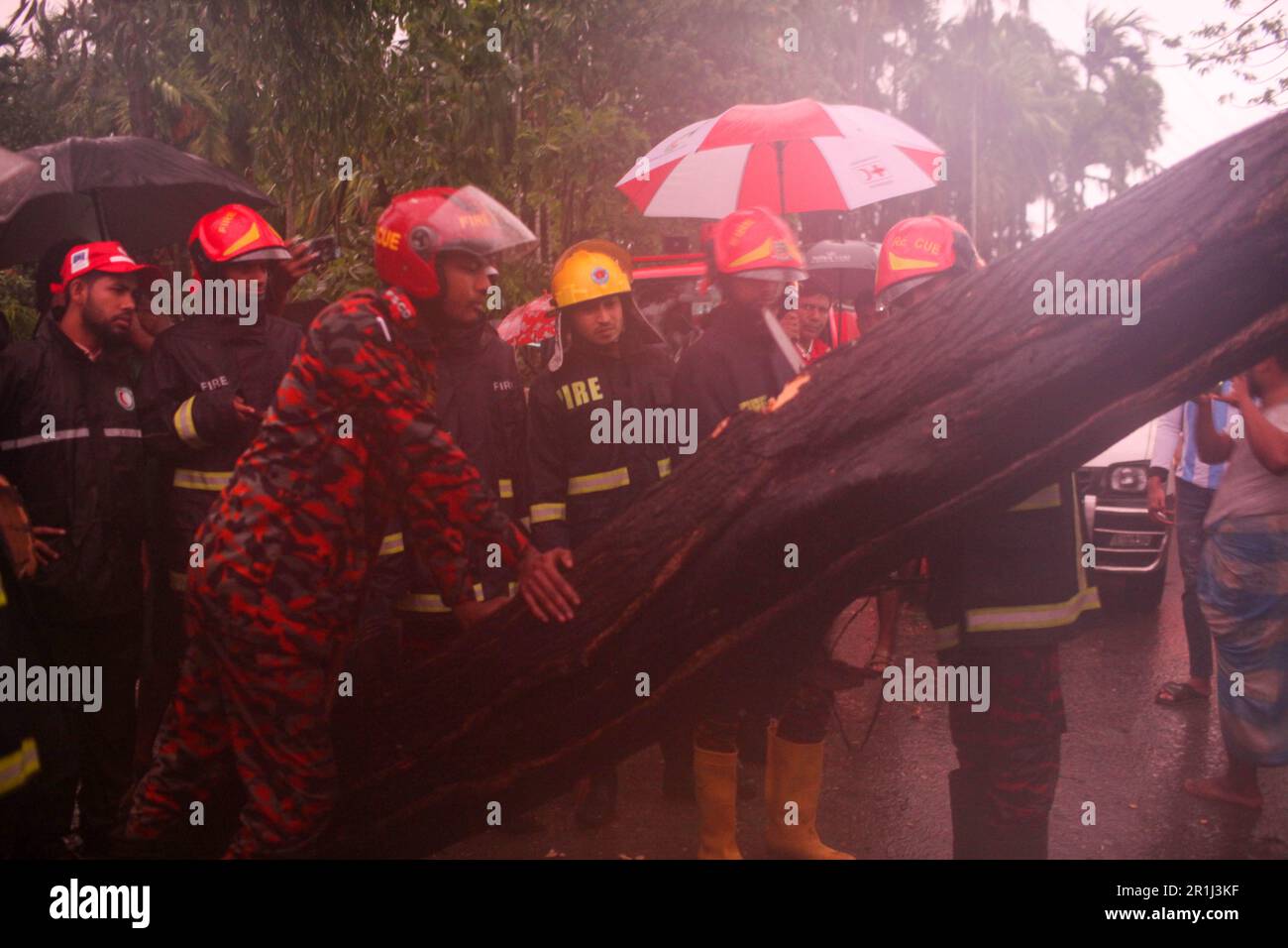 Dhaka, Dhaka, Bangladesh. 14th May, 2023. firefighter uses an axe to ...