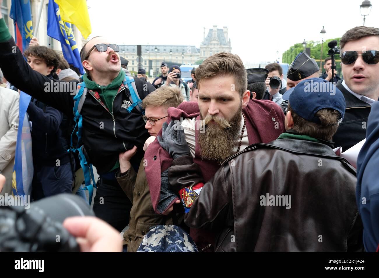 Les royalistes d'Action Française ont défilé dans Paris et ont déposé ...