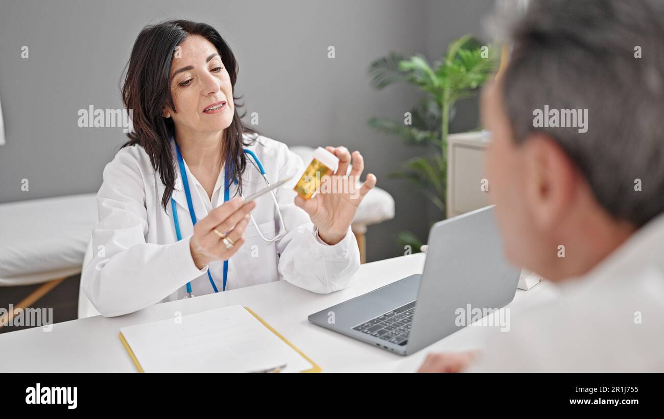 Checklist pills hi-res stock photography and images - Alamy