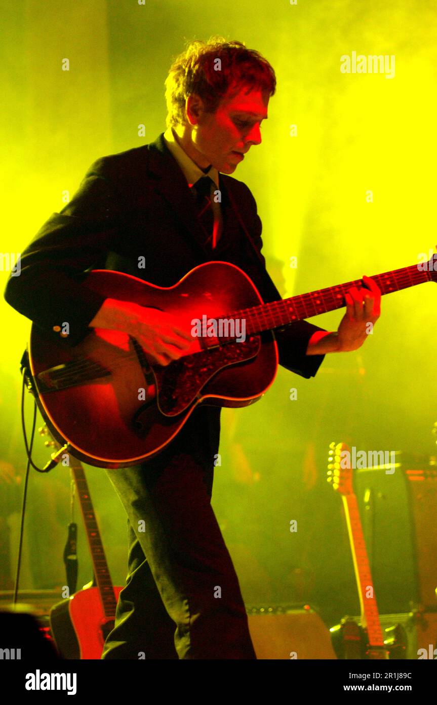 Milan Italy 2002-04-16 : Stuart Murdoch singer and guitarist of Belle ...