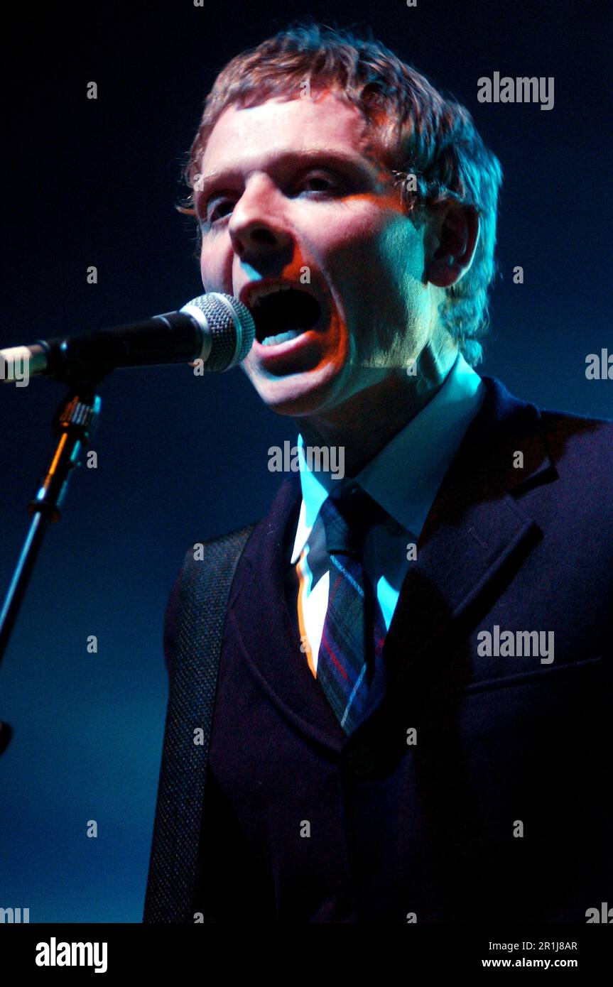 Milan Italy 2002-04-16 : Stuart Murdoch singer and guitarist of Belle ...