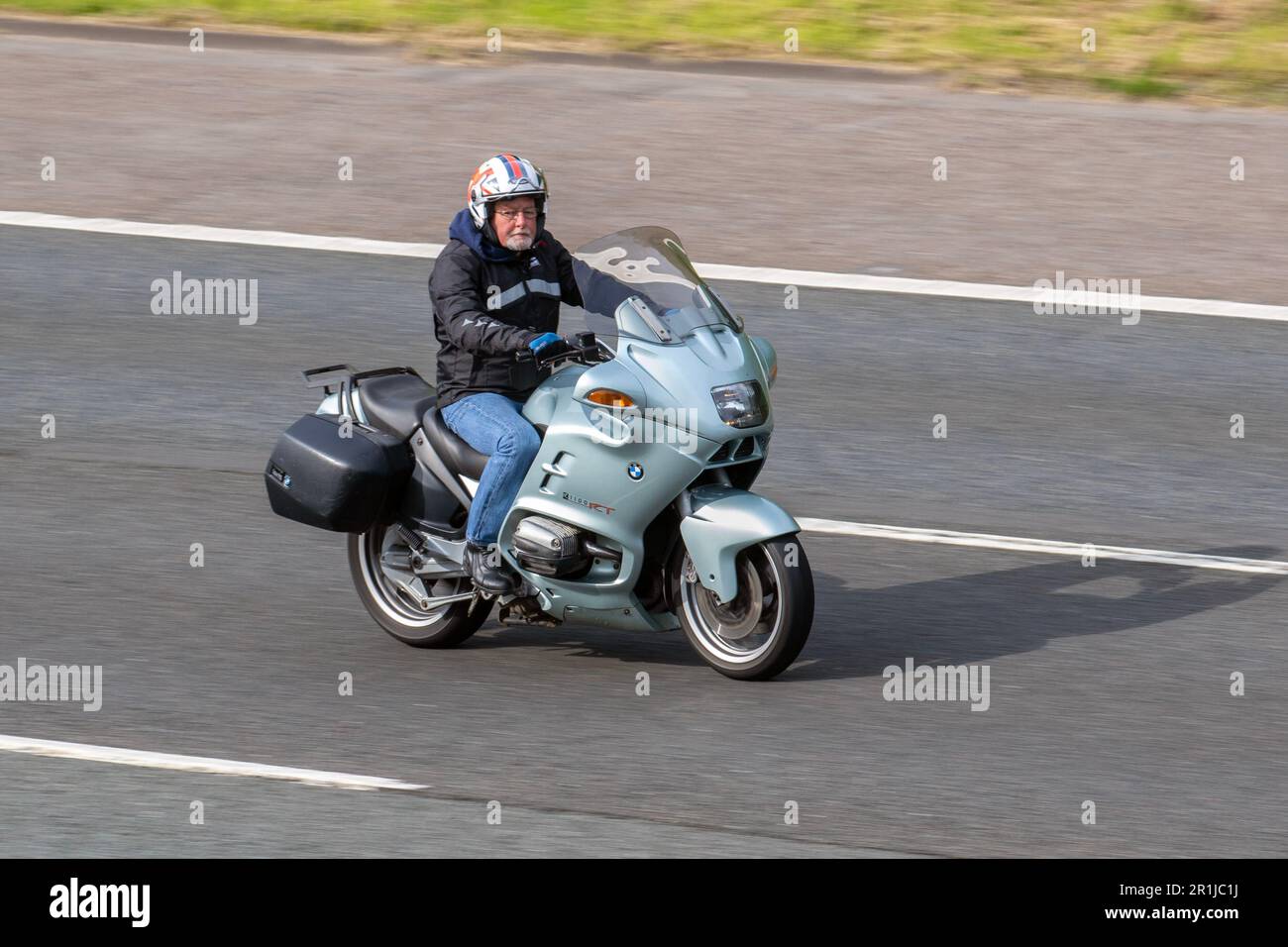 BMW R1100 RT; BMW touring motorcycle with a horizontally-opposed twin ...