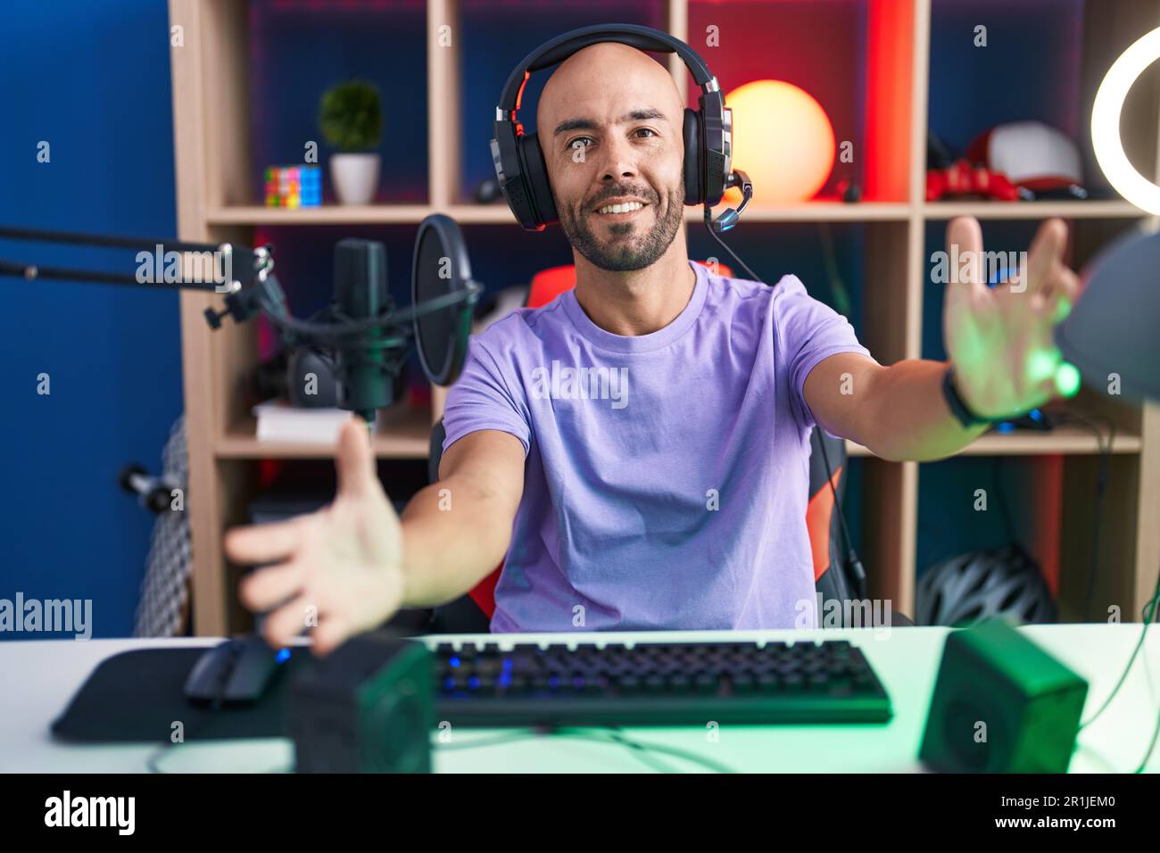 Smiling bald male gamer hi-res stock photography and images - Alamy