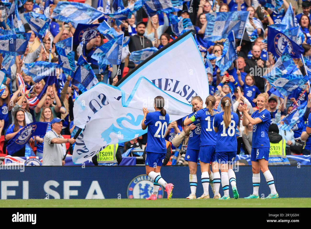 Chelsea players celebrates the 1-0 victory in front of their fans at ...