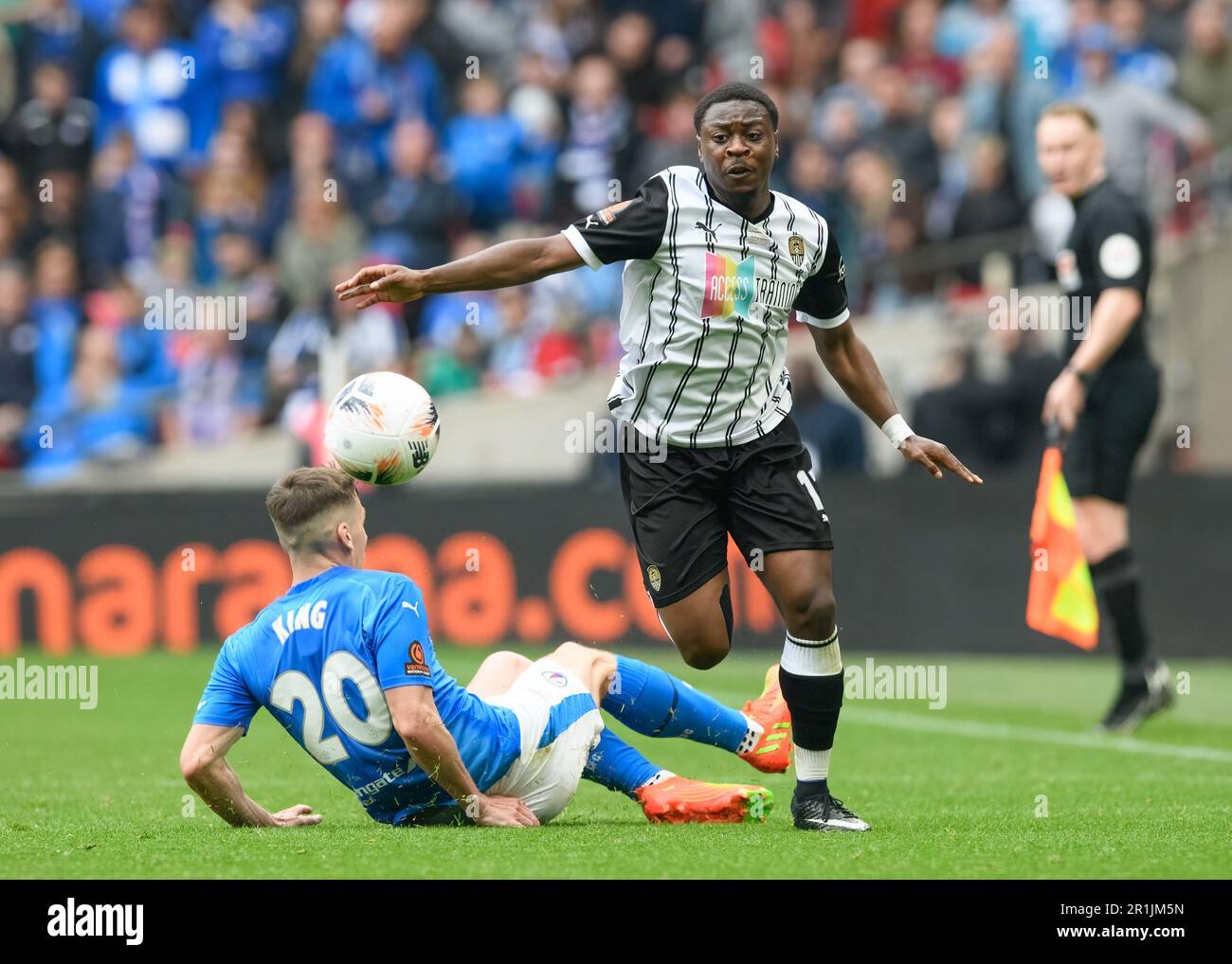 Aaron nemane tackle hi-res stock photography and images - Alamy