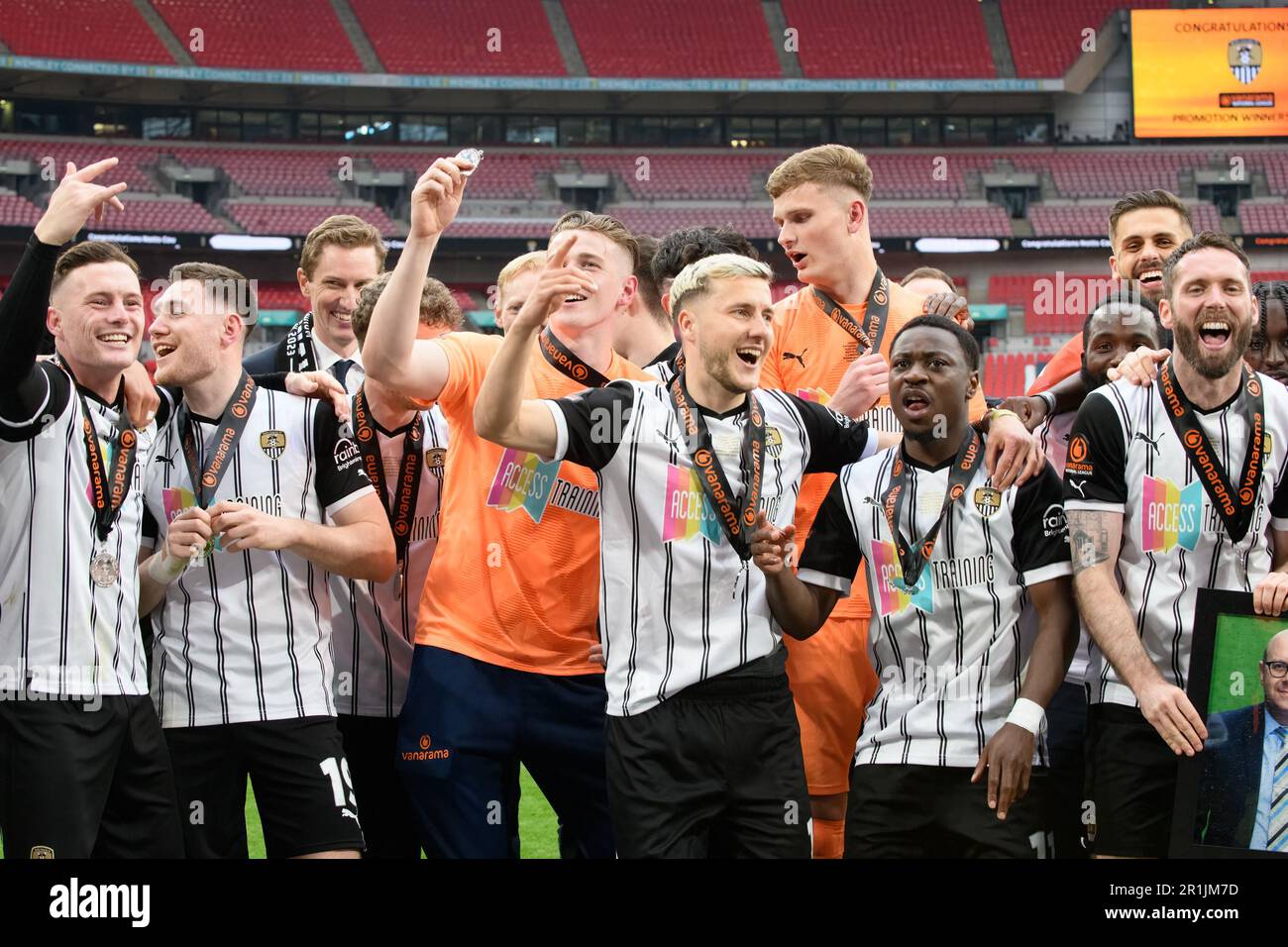 Chesterfield fc wembley hi-res stock photography and images - Alamy