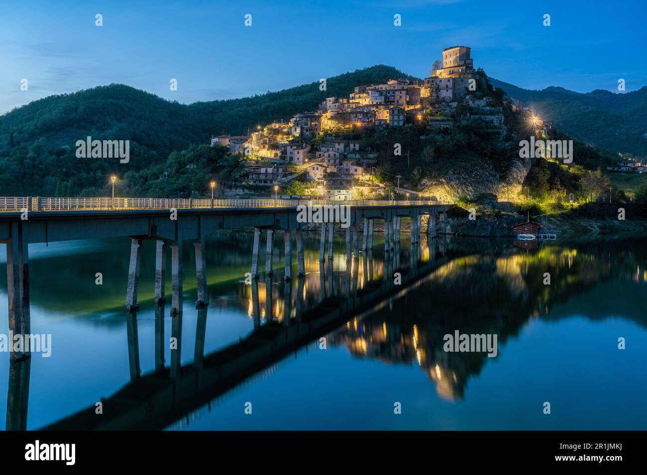 The beautiful village of Castel di Tora with Lake Turano at night ...