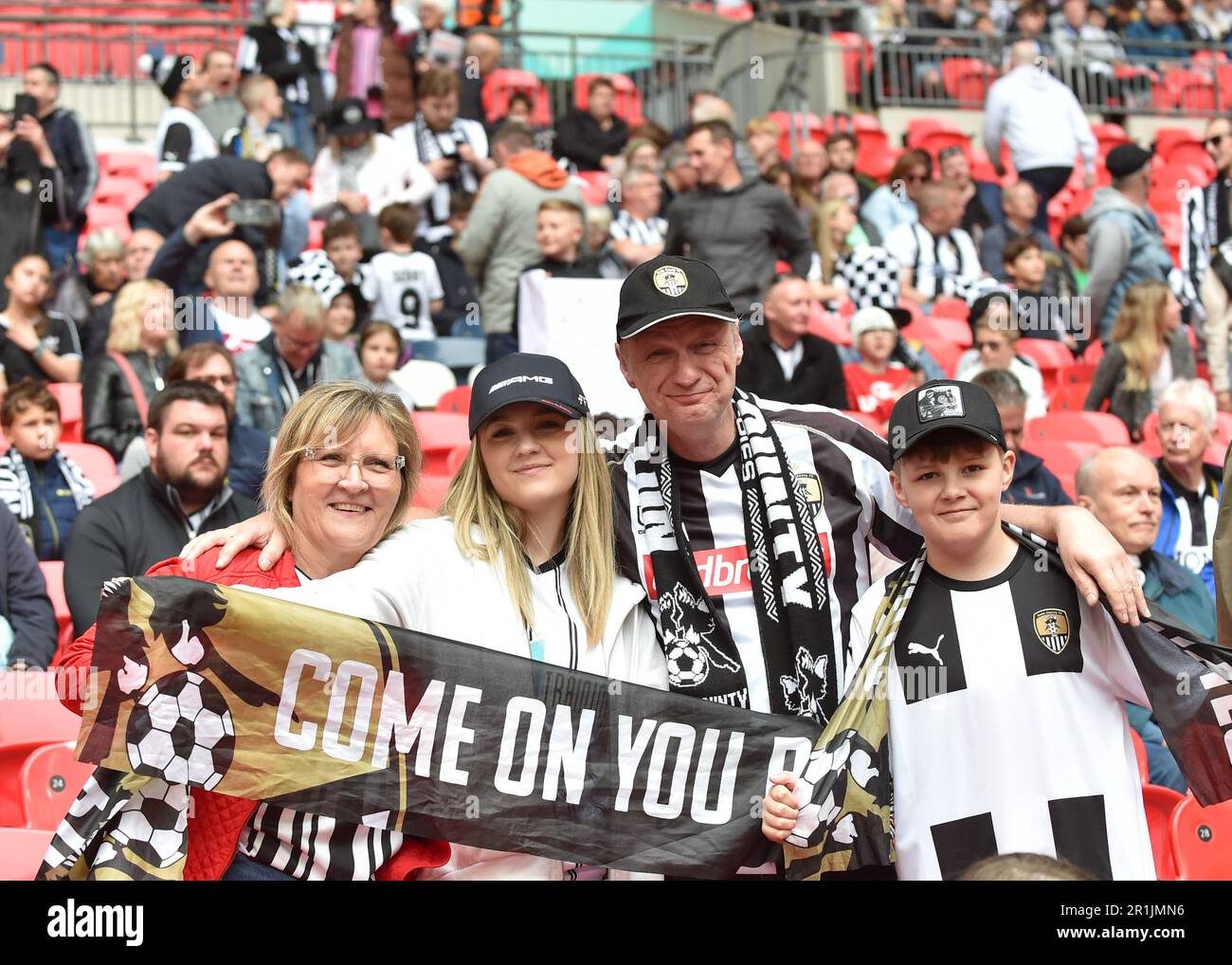 Chesterfield fc wembley hi-res stock photography and images - Alamy