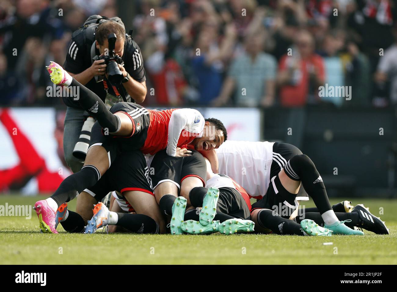 ROTTERDAM - (LR) Marcos Lopez of Feyenoord, Santiago Gimenez of ...