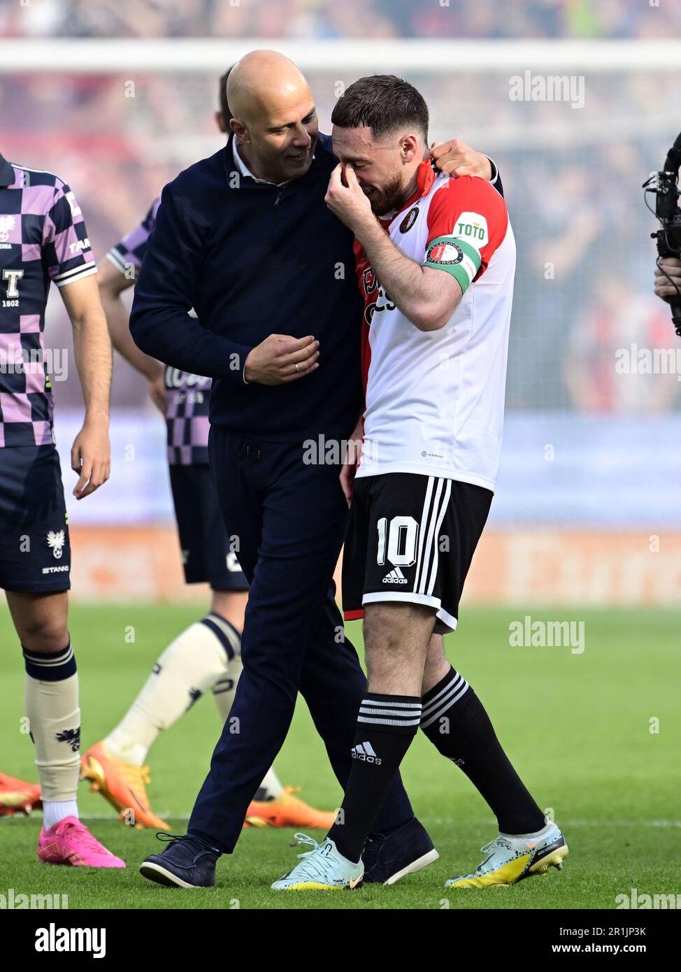 ROTTERDAM - Feyenoord coach Arne Slot and Orkun Kokcu of Feyenoord ...