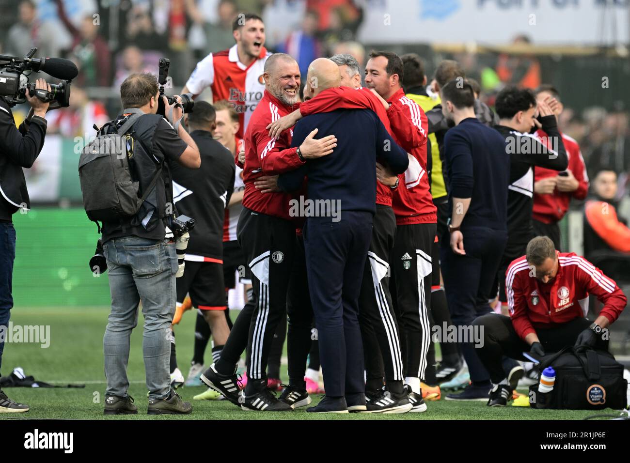 ROTTERDAM - (lr) Feyenoord assistant trainer John de Wolf and Feyenoord ...