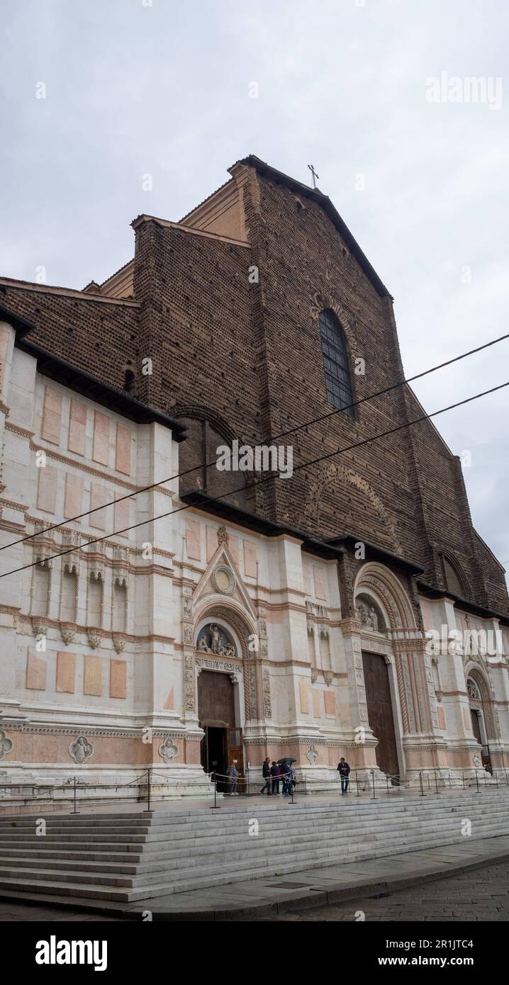 San Petronio Basilica marble stone and brick facade Stock Photo - Alamy