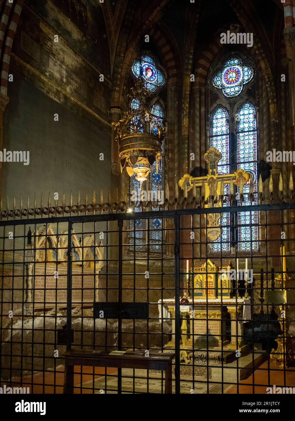 Apse chapel hi-res stock photography and images - Alamy