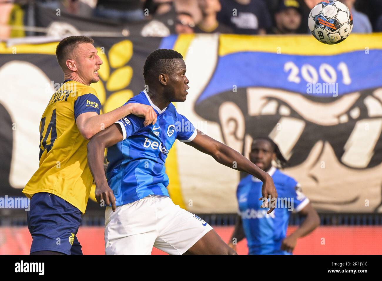 Brussels, Belgium. 14th May, 2023. Union's Siebe Van Der Heyden and Genk's Ally Samatta fight ...