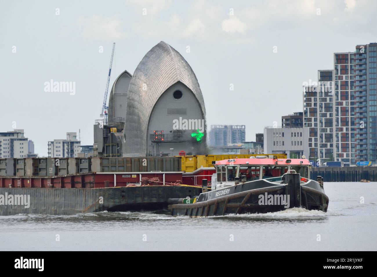 Cory Environmental tug RECOVERY heading up the Thames in London after ...