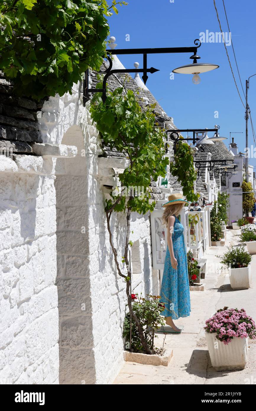 Tourist shops in Rione Monti area of Alberobello, Puglia Stock Photo ...