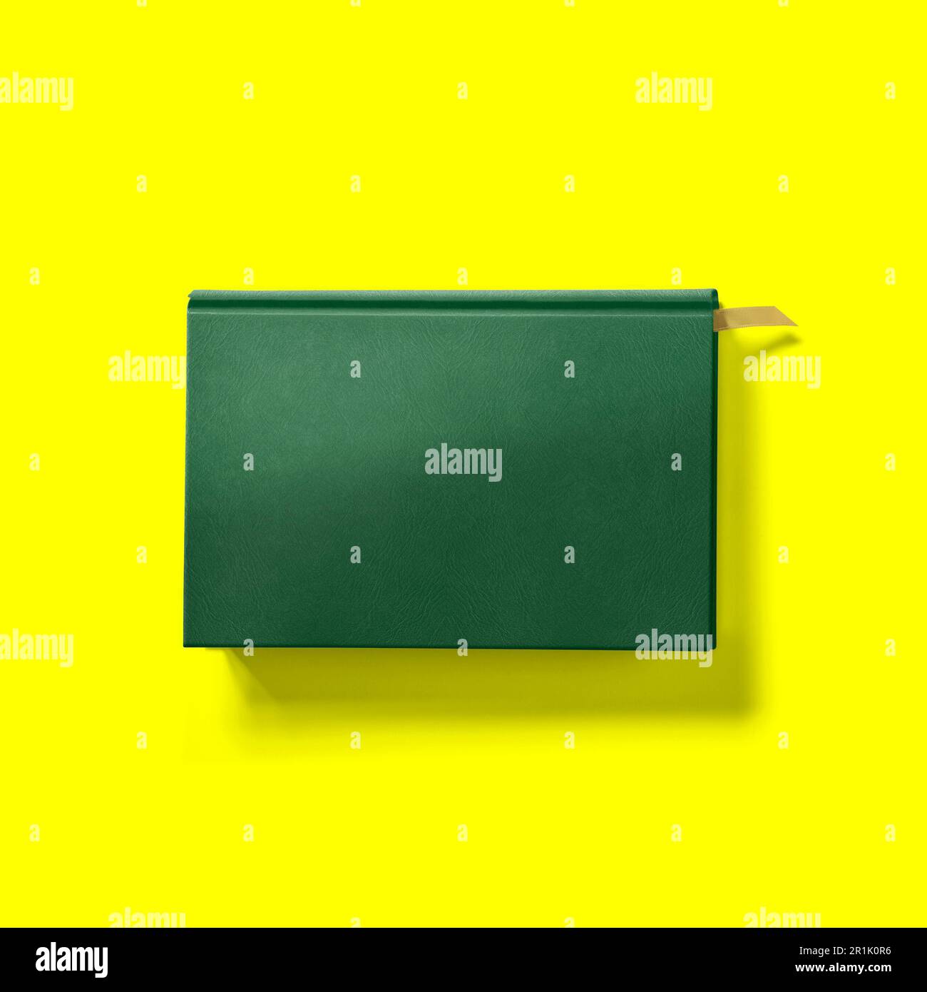 Paper back book cover hi-res stock photography and images - Alamy