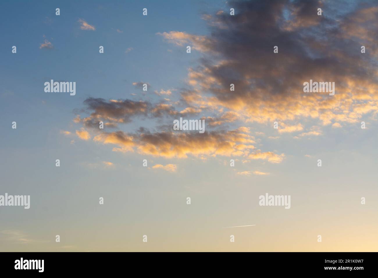 Sunlight illuminating the colorful clouds hi-res stock photography and ...