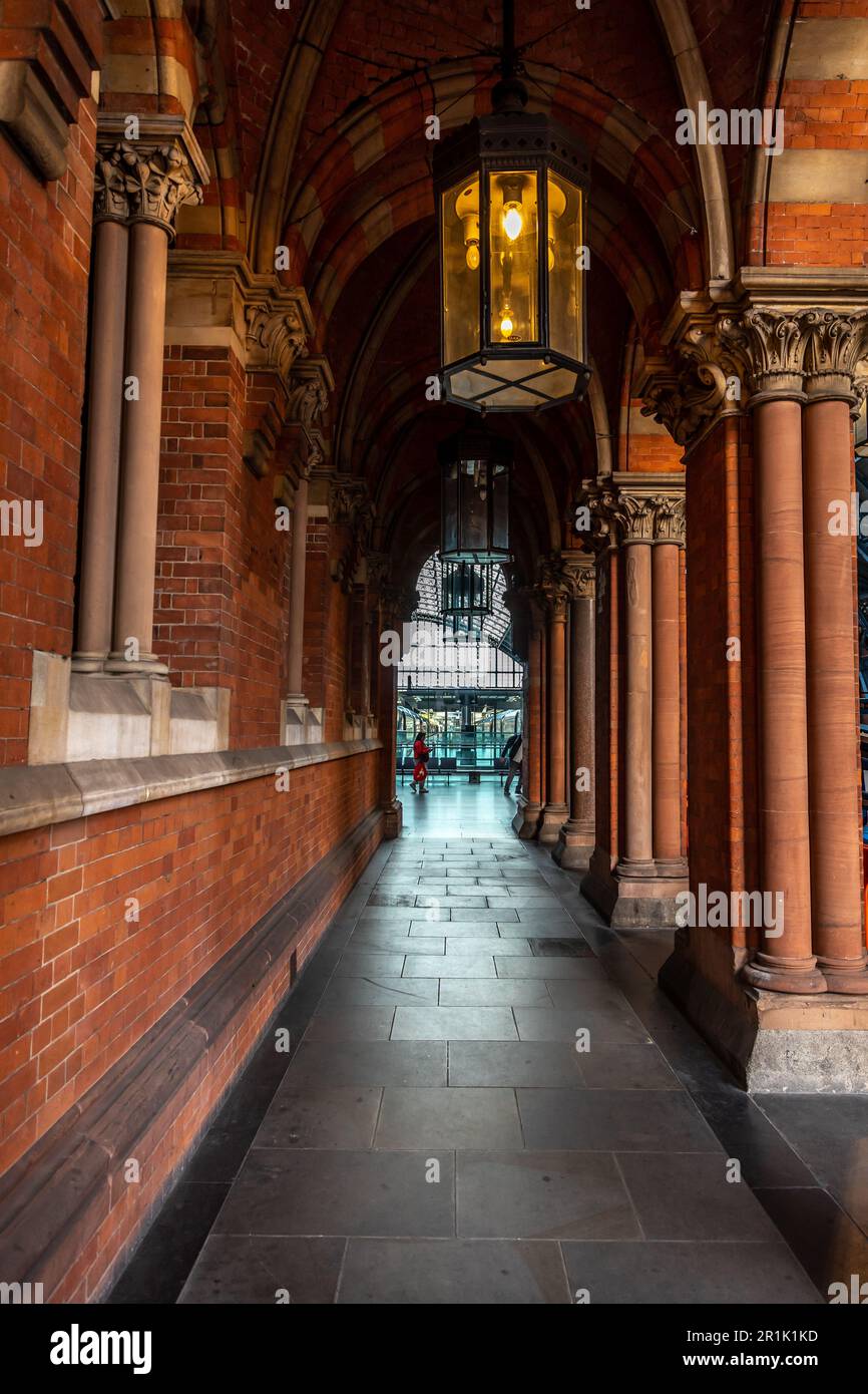 Arch passage passageway architecture hi-res stock photography and ...
