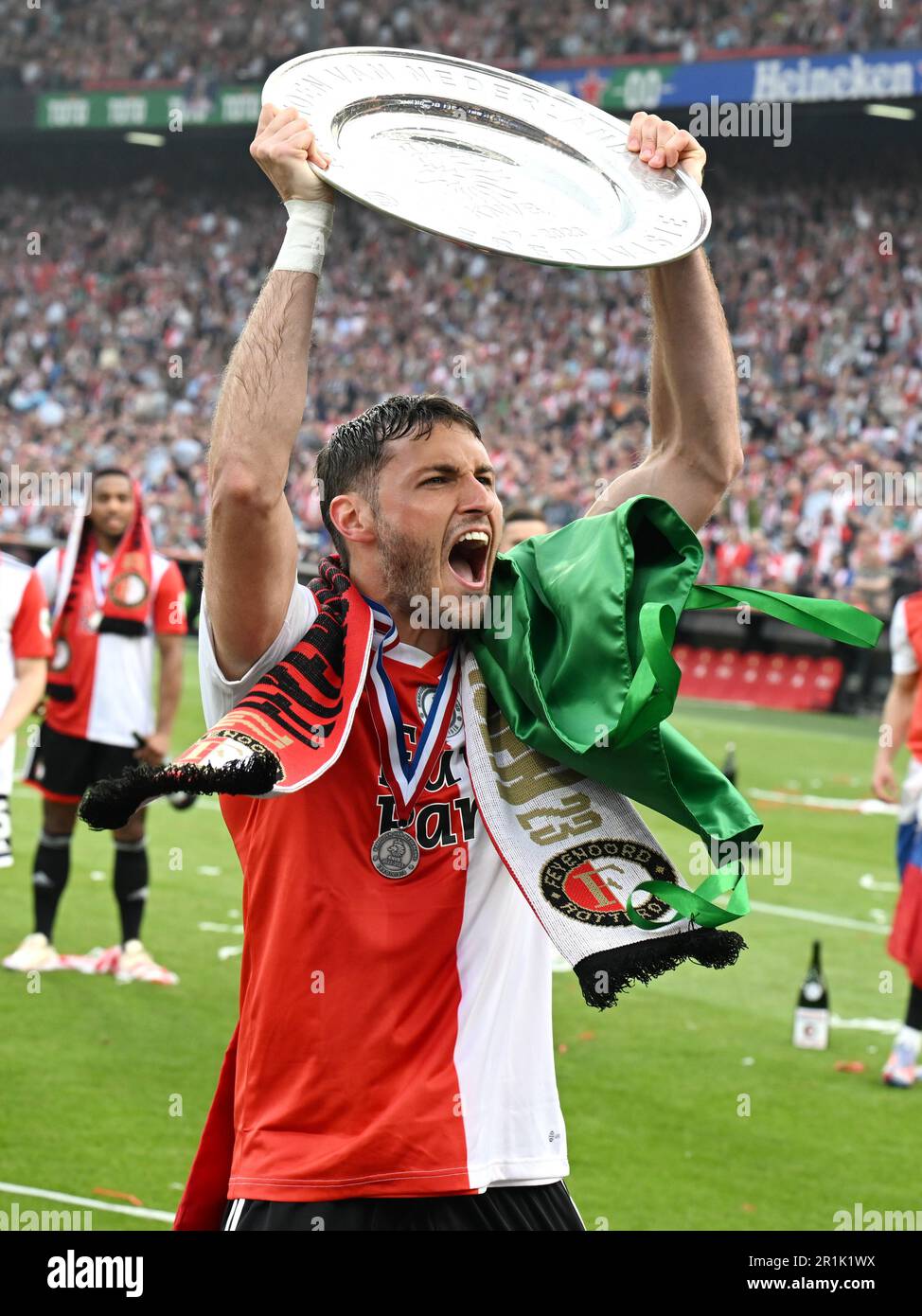 ROTTERDAM - Santiago Gimenez of Feyenoord with the championship plate ...