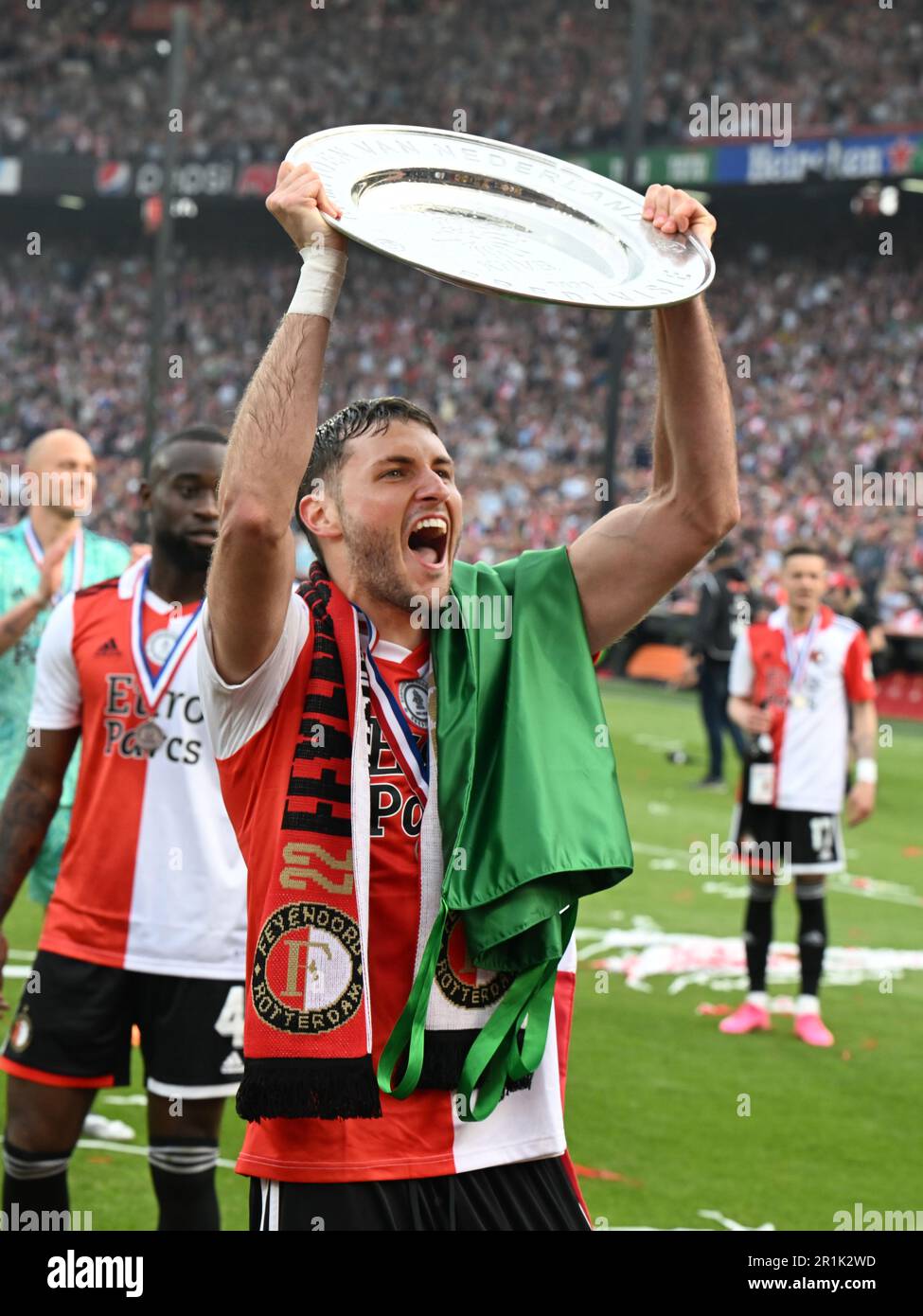 ROTTERDAM - Santiago Gimenez of Feyenoord with the championship plate ...