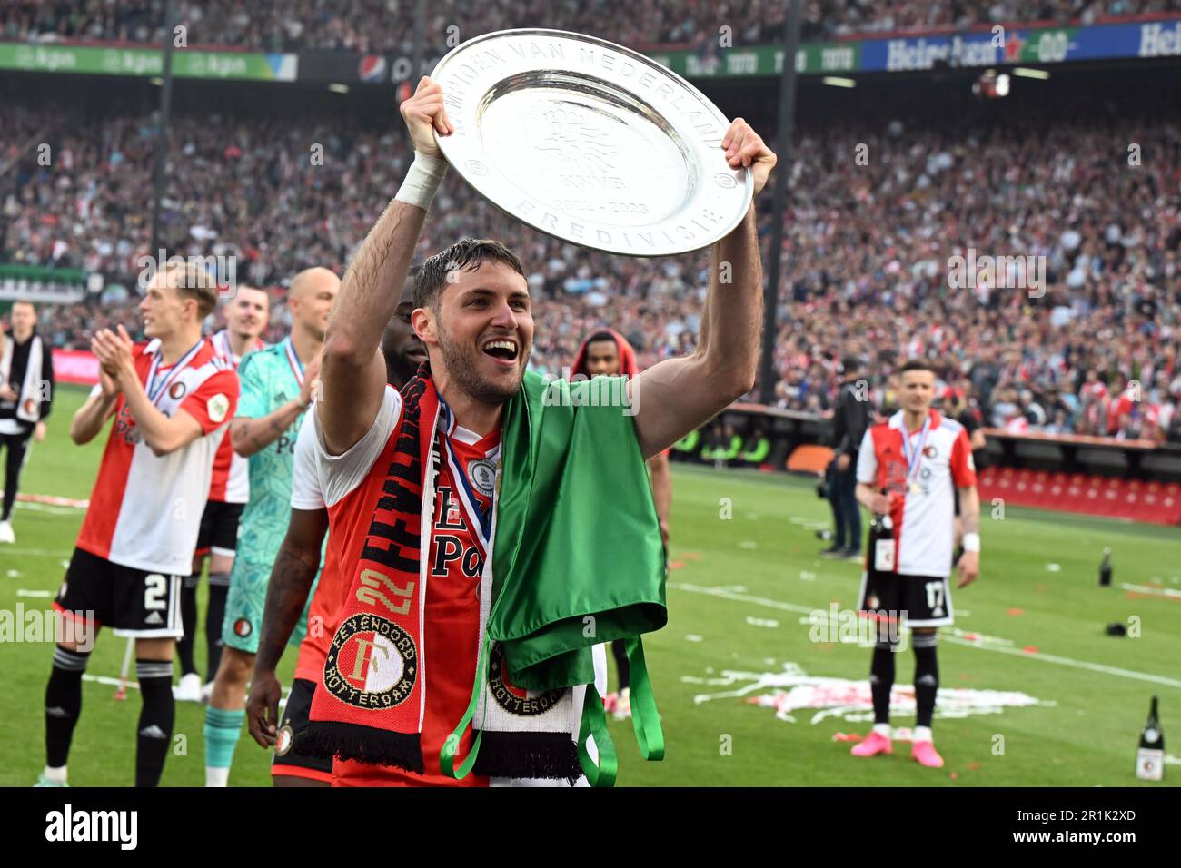 ROTTERDAM - Santiago Gimenez of Feyenoord with the championship plate ...
