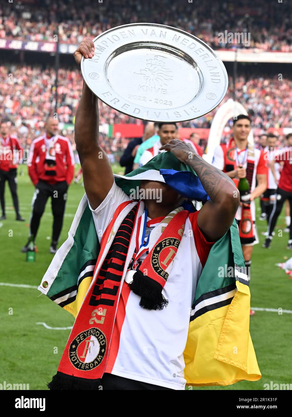 ROTTERDAM - Igor Paixao of Feyenoord with the championship plate, with ...