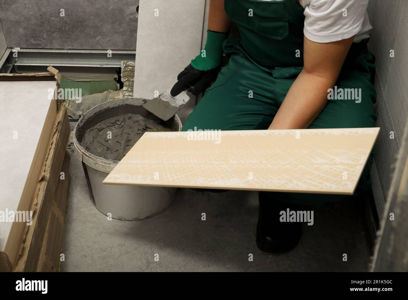 Applying tile adhesive floor hi-res stock photography and images - Alamy
