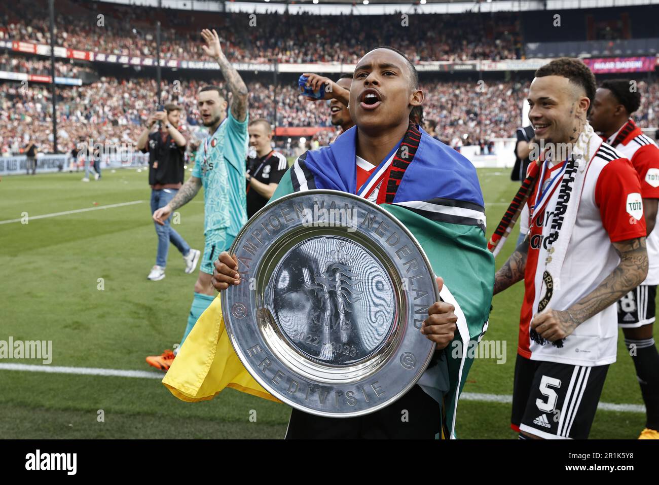ROTTERDAM - (LR) Igor Paixao of Feyenoord, Quilindschy Hartman of ...