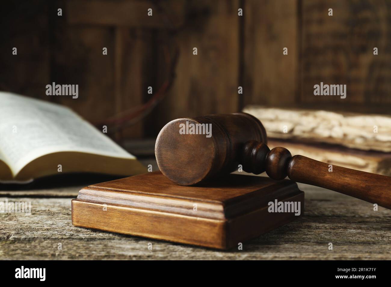 Testimony table hi-res stock photography and images - Alamy