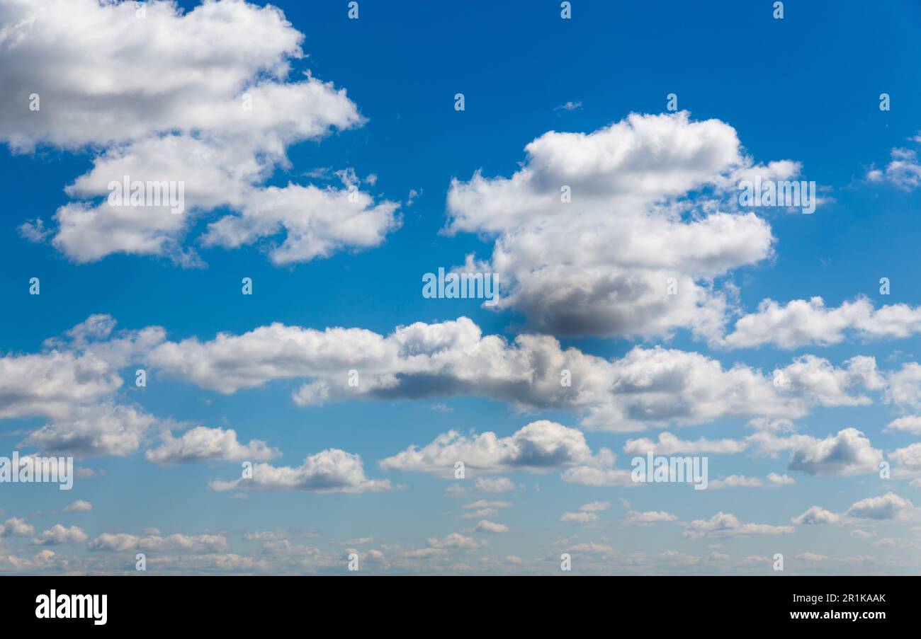 Deep blue skies with white clouds background, blue cloudy skies texture ...