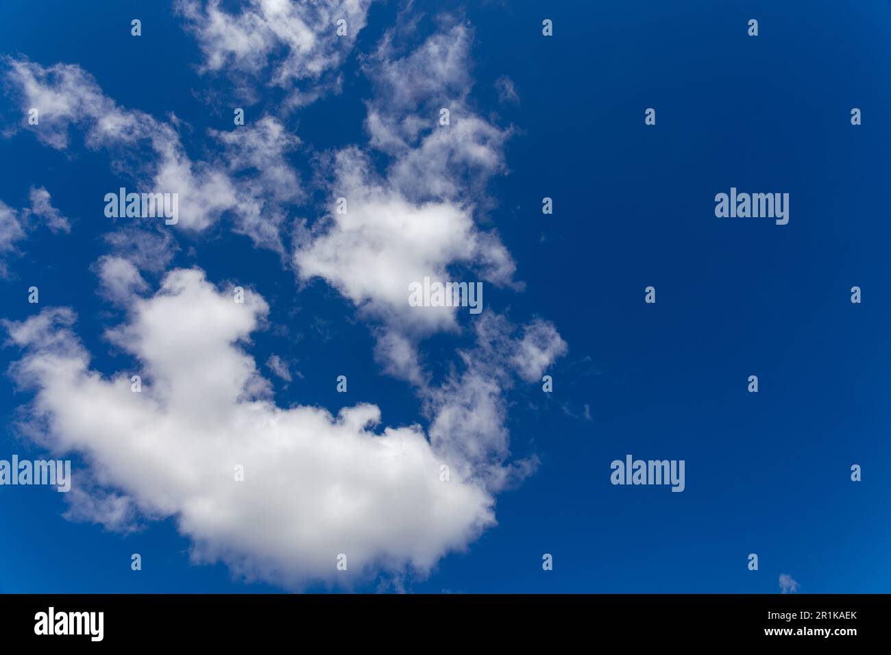 Deep blue skies with white clouds background, blue cloudy skies texture ...