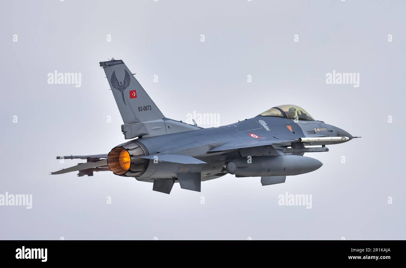 Turkish f-16 fighting falcons attached to various Battle squadrons ...