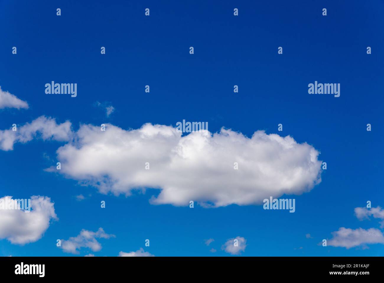 Deep blue skies with white clouds background, blue cloudy skies texture ...
