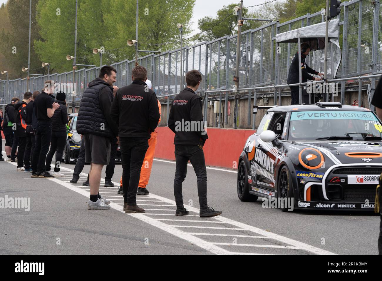 The Vertu Motors Mini Challenge at Brands Hatch, Longfield, England on ...